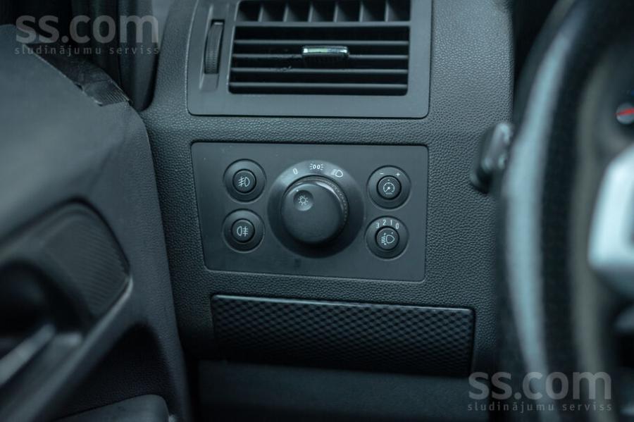 Zils Opel Zafira 2007 Liepāja, ar dzinēja tilpumu 2.00 L un nobraukumu 265 tūkst. km par 4700 €, foto 30 vietnē AUTOMOTO.COM.LV