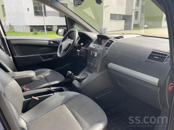 Blue Opel Zafira 2007 in Riga, with an engine capacity of 1.90 L and mileage of 326 thousand km for 1890 €, photo 9 on AUTOMOTO.COM.LV