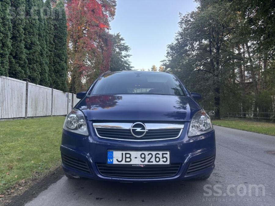 Blue Opel Zafira 2007 in Riga, with an engine capacity of 1.90 L and mileage of 327 thousand km for 1390 €, photo 1 on AUTOMOTO.COM.LV