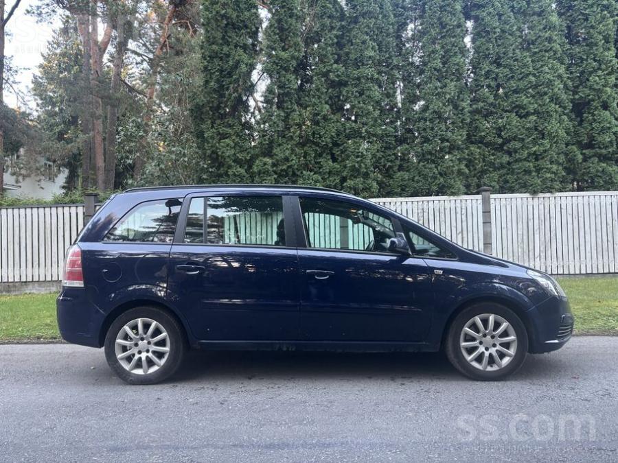 Blue Opel Zafira 2007 in Riga, with an engine capacity of 1.90 L and mileage of 327 thousand km for 1390 €, photo 4 on AUTOMOTO.COM.LV