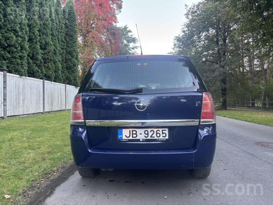 Blue Opel Zafira 2007 in Riga, with an engine capacity of 1.90 L and mileage of 327 thousand km for 1390 €, photo 6 on AUTOMOTO.COM.LV
