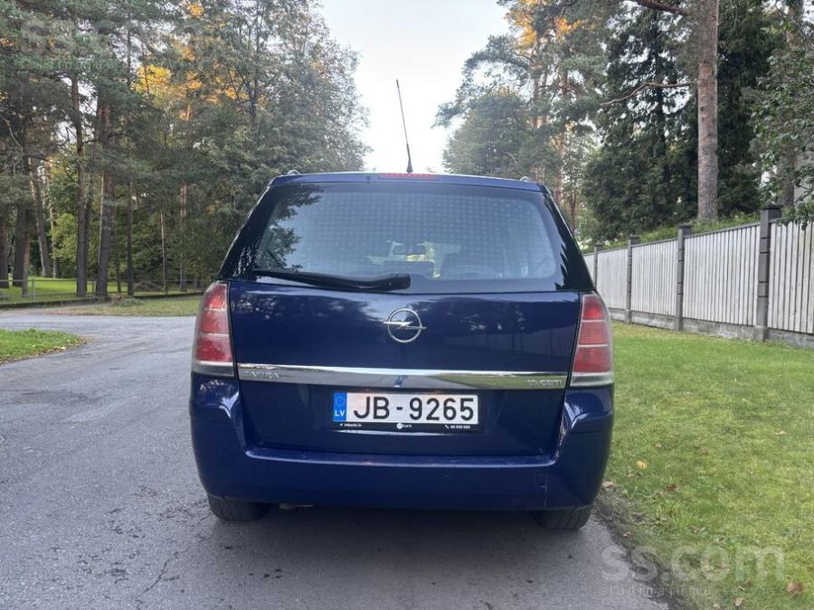 Blue Opel Zafira 2007 in Riga, with an engine capacity of 1.90 L and mileage of 327 thousand km for 1390 €, photo 10 on AUTOMOTO.COM.LV
