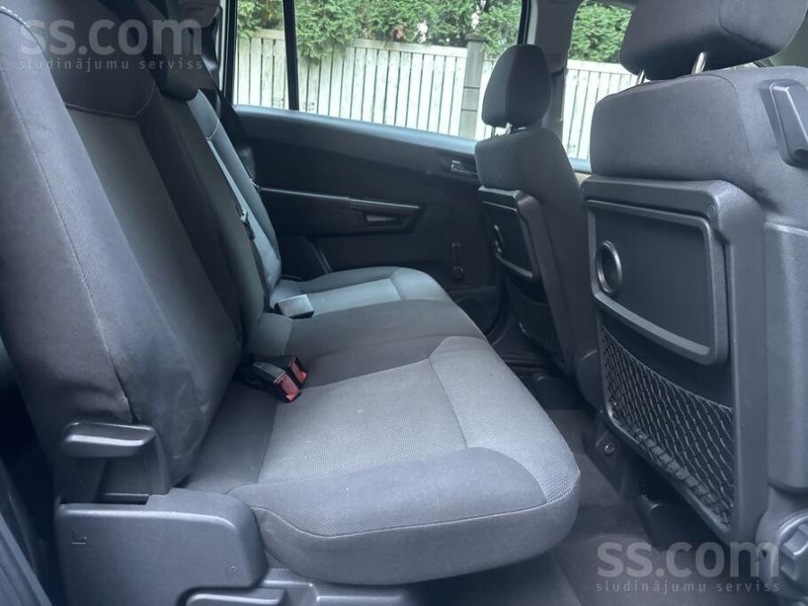 Blue Opel Zafira 2007 in Riga, with an engine capacity of 1.90 L and mileage of 327 thousand km for 1390 €, photo 11 on AUTOMOTO.COM.LV