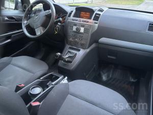 Blue Opel Zafira 2007 in Riga, with an engine capacity of 1.90 L and mileage of 327 thousand km for 1390 €, photo 12 on AUTOMOTO.COM.LV