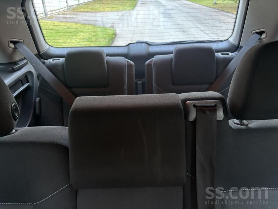 Blue Opel Zafira 2007 in Riga, with an engine capacity of 1.90 L and mileage of 327 thousand km for 1390 €, photo 17 on AUTOMOTO.COM.LV
