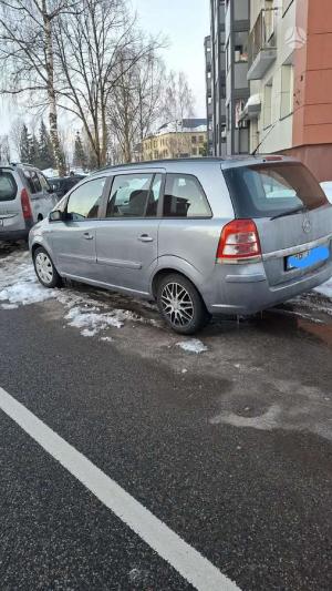 Zils Opel Zafira 2008 Telšiai, ar dzinēja tilpumu 1.91 L un nobraukumu 279 tūkst. km par 1800 €, foto 5 vietnē AUTOMOTO.COM.LV