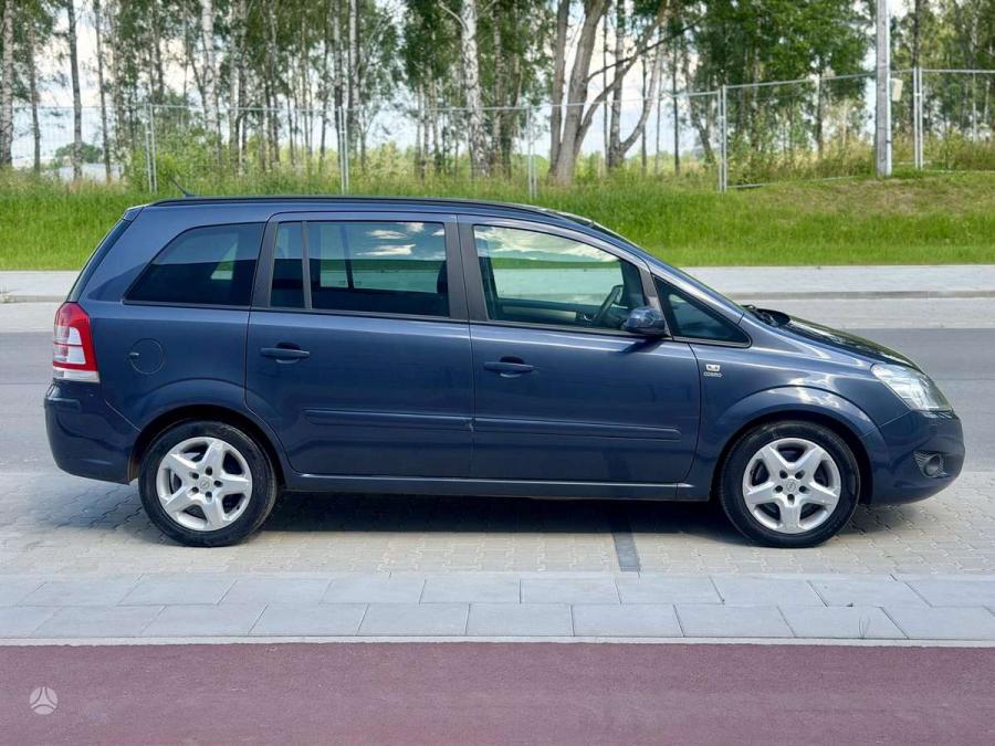 Blue Opel Zafira 2008 in Vilnius, with an engine capacity of 1.91 L and mileage of 208 thousand km for 1750 €, photo 6 on AUTOMOTO.COM.LV