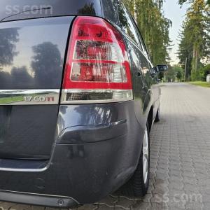 Zils Opel Zafira 2008 Rīga, ar dzinēja tilpumu 1.70 L un nobraukumu 337 tūkst. km par 1999 €, foto 10 vietnē AUTOMOTO.COM.LV