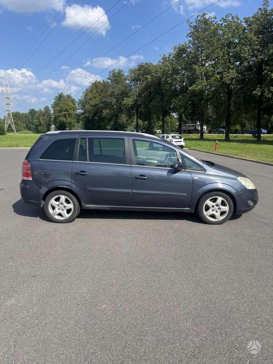 Blue Opel Zafira 2008 in Kaunas, with an engine capacity of 1.91 L and mileage of 258 thousand km for 1300 €, photo 5 on AUTOMOTO.COM.LV