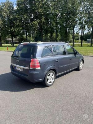 Blue Opel Zafira 2008 in Kaunas, with an engine capacity of 1.91 L and mileage of 258 thousand km for 1300 €, photo 6 on AUTOMOTO.COM.LV