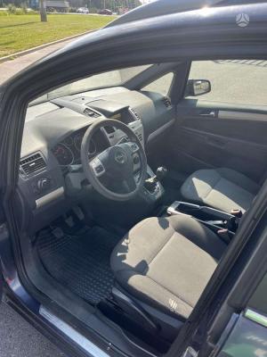 Blue Opel Zafira 2008 in Kaunas, with an engine capacity of 1.91 L and mileage of 258 thousand km for 1300 €, photo 9 on AUTOMOTO.COM.LV