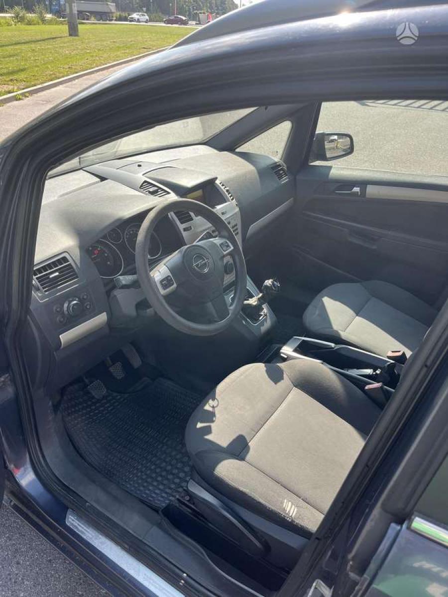 Blue Opel Zafira 2008 in Kaunas, with an engine capacity of 1.91 L and mileage of 258 thousand km for 1300 €, photo 9 on AUTOMOTO.COM.LV