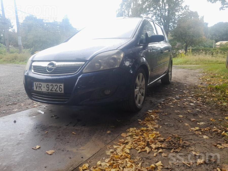 Blue Opel Zafira 2008 in Riga, with an engine capacity of 1.90 L and mileage of 423 thousand km for 1990 €, photo 3 on AUTOMOTO.COM.LV