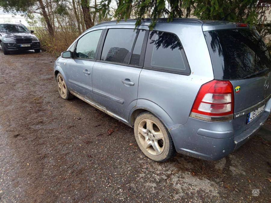 Zils Opel Zafira 2009 Viļņa, ar dzinēja tilpumu 1.91 L un nobraukumu 360 tūkst. km par 500 €, foto 3 vietnē AUTOMOTO.COM.LV