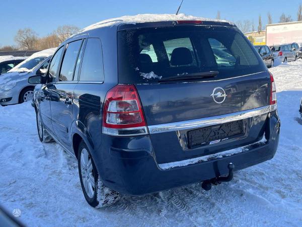 Blue Opel Zafira 2009 in Kretinga, with an engine capacity of 1.69 L and mileage of 230 thousand km for 3350 €, photo 5 on AUTOMOTO.COM.LV