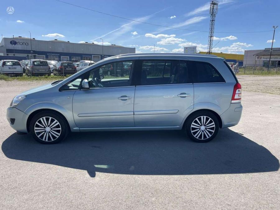 Blue Opel Zafira 2009 in Siauliai, with an engine capacity of 1.91 L and mileage of 273 thousand km for 2450 €, photo 3 on AUTOMOTO.COM.LV