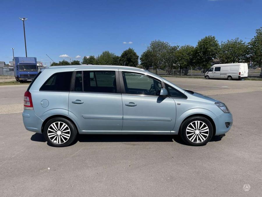 Blue Opel Zafira 2009 in Siauliai, with an engine capacity of 1.91 L and mileage of 273 thousand km for 2450 €, photo 7 on AUTOMOTO.COM.LV