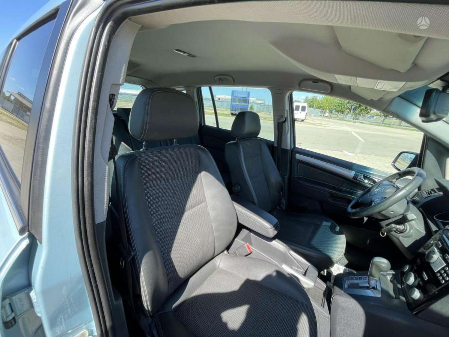 Blue Opel Zafira 2009 in Siauliai, with an engine capacity of 1.91 L and mileage of 273 thousand km for 2450 €, photo 13 on AUTOMOTO.COM.LV