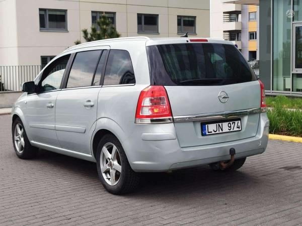 Blue Opel Zafira 2009 in Vilnius, with an engine capacity of 1.91 L and mileage of 210 thousand km for 980 €, photo 1 on AUTOMOTO.COM.LV