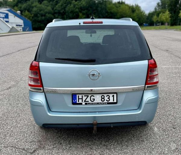 Blue Opel Zafira 2009 in Vilnius, with an engine capacity of 1.69 L and mileage of 331 thousand km for 1350 €, photo 5 on AUTOMOTO.COM.LV