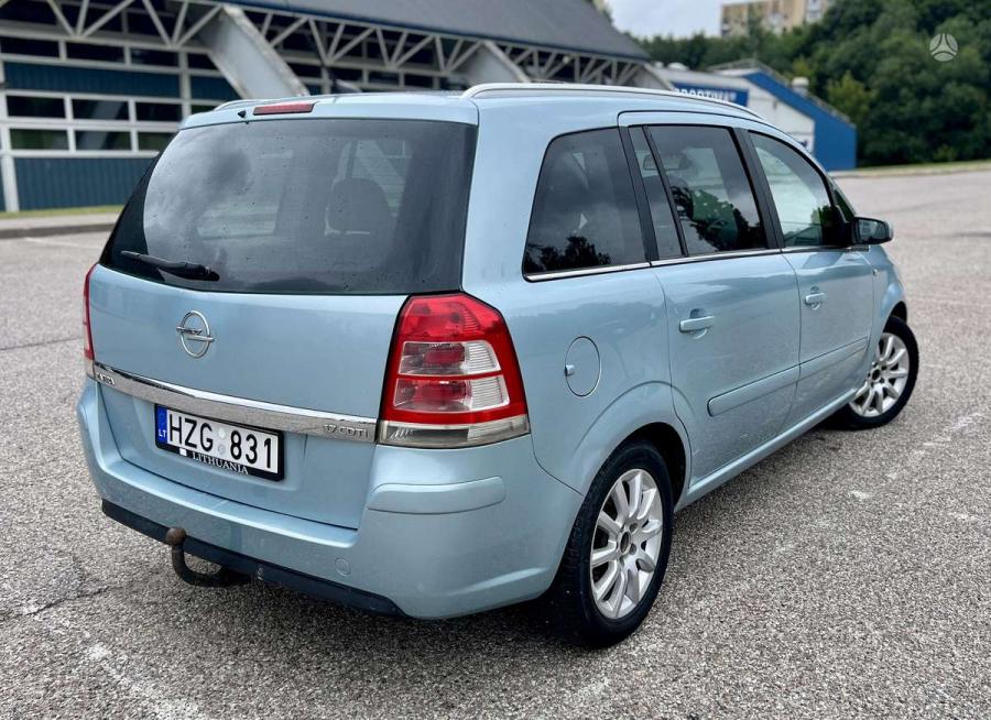 Blue Opel Zafira 2009 in Vilnius, with an engine capacity of 1.69 L and mileage of 331 thousand km for 1350 €, photo 7 on AUTOMOTO.COM.LV
