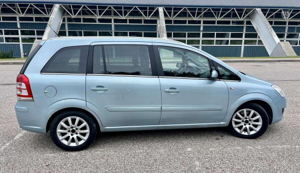 Blue Opel Zafira 2009 in Vilnius, with an engine capacity of 1.69 L and mileage of 331 thousand km for 1350 €, photo 7 on AUTOMOTO.COM.LV