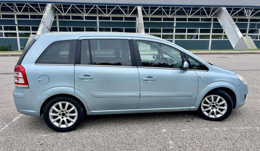 Blue Opel Zafira 2009 in Vilnius, with an engine capacity of 1.69 L and mileage of 331 thousand km for 1350 €, photo 8 on AUTOMOTO.COM.LV