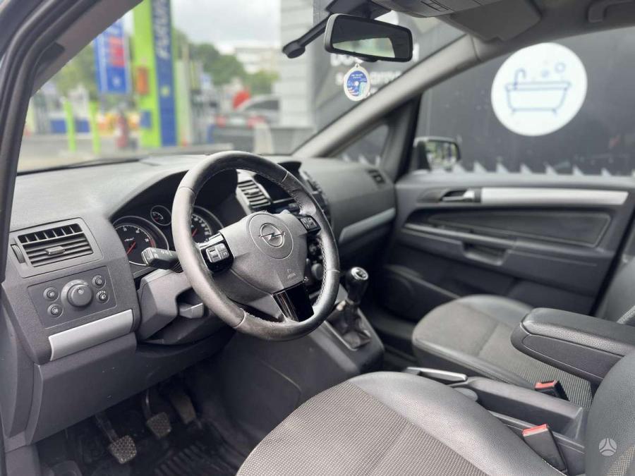 Blue Opel Zafira 2009 in Vilnius, with an engine capacity of 1.69 L and mileage of 331 thousand km for 1350 €, photo 12 on AUTOMOTO.COM.LV