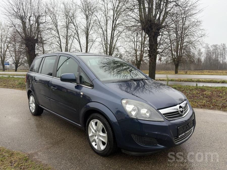Blue Opel Zafira 2010 in Ogre, with an engine capacity of 1.70 L and mileage of 264 thousand km for 3999 €, photo 3 on AUTOMOTO.COM.LV