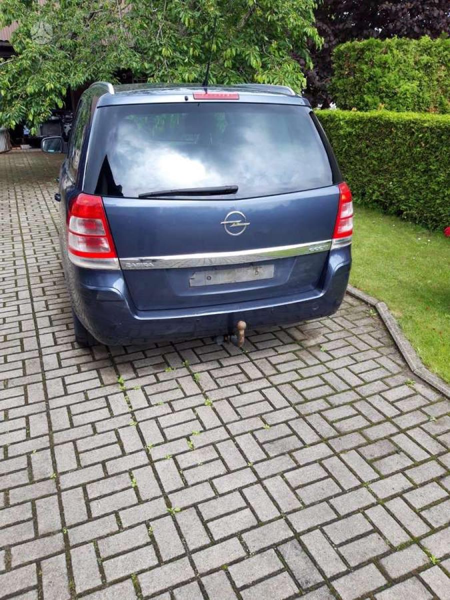 Zils Opel Zafira 2010 Vilkaviškis, ar dzinēja tilpumu 1.69 L un nobraukumu 200 tūkst. km par 800 €, foto 3 vietnē AUTOMOTO.COM.LV