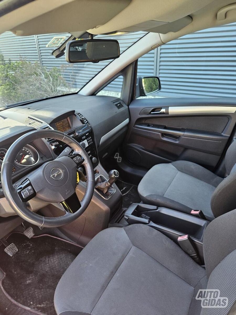 Blue Opel Zafira 2010 in Kluonaliai, with an engine capacity of 1.70 L and mileage of 300 thousand km for 1899 €, photo 13 on AUTOMOTO.COM.LV