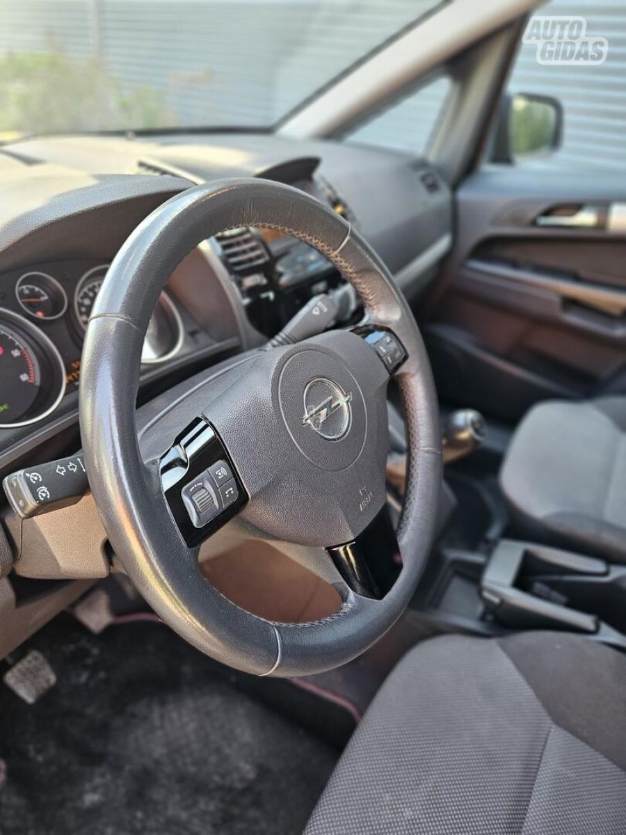 Blue Opel Zafira 2010 in Kluonaliai, with an engine capacity of 1.70 L and mileage of 300 thousand km for 1899 €, photo 14 on AUTOMOTO.COM.LV
