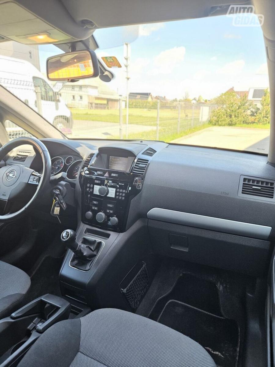 Blue Opel Zafira 2010 in Kluonaliai, with an engine capacity of 1.70 L and mileage of 300 thousand km for 1899 €, photo 17 on AUTOMOTO.COM.LV