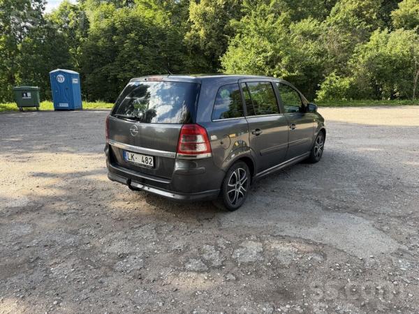 Blue Opel Zafira 2010 in Saldus, with an engine capacity of 1.70 L and mileage of 375 thousand km for 1450 €, photo 3 on AUTOMOTO.COM.LV