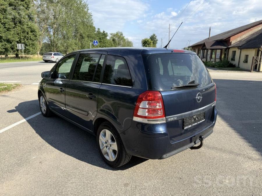 Blue Opel Zafira 2010 in Ogre, with an engine capacity of 1.70 L and mileage of 264 thousand km for 3599 €, photo 6 on AUTOMOTO.COM.LV