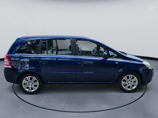 Blue Opel Zafira 2010 in Marijampole, with an engine capacity of 1.91 L and mileage of 198 thousand km for 3600 €, photo 5 on AUTOMOTO.COM.LV