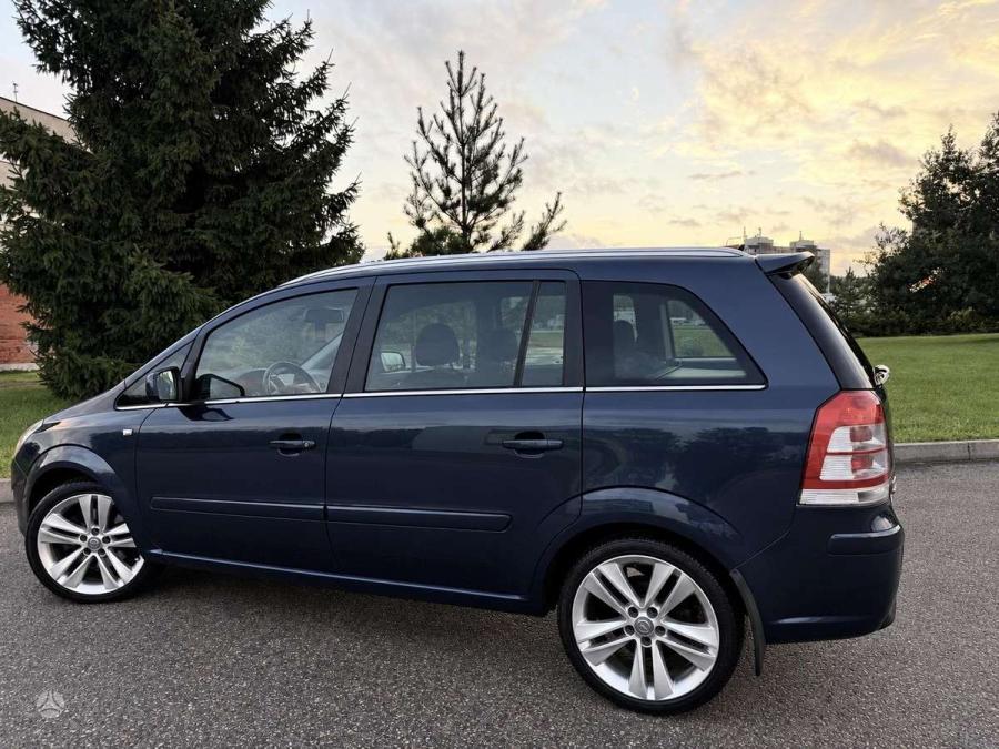 Zils Opel Zafira 2010 Kauņa, ar dzinēja tilpumu 1.91 L un nobraukumu 393 tūkst. km par 2750 €, foto 4 vietnē AUTOMOTO.COM.LV
