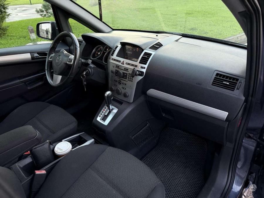 Zils Opel Zafira 2010 Kauņa, ar dzinēja tilpumu 1.91 L un nobraukumu 393 tūkst. km par 2750 €, foto 7 vietnē AUTOMOTO.COM.LV