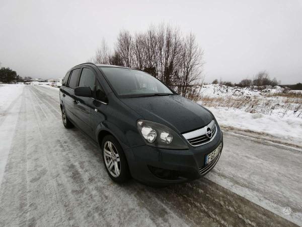 Blue Opel Zafira 2011 in Vilnius, with an engine capacity of 1.80 L and mileage of 287 thousand km for 2450 €, photo 2 on AUTOMOTO.COM.LV