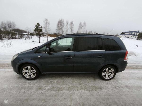 Blue Opel Zafira 2011 in Vilnius, with an engine capacity of 1.80 L and mileage of 287 thousand km for 2450 €, photo 5 on AUTOMOTO.COM.LV