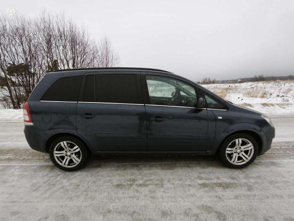 Blue Opel Zafira 2011 in Vilnius, with an engine capacity of 1.80 L and mileage of 287 thousand km for 2450 €, photo 6 on AUTOMOTO.COM.LV