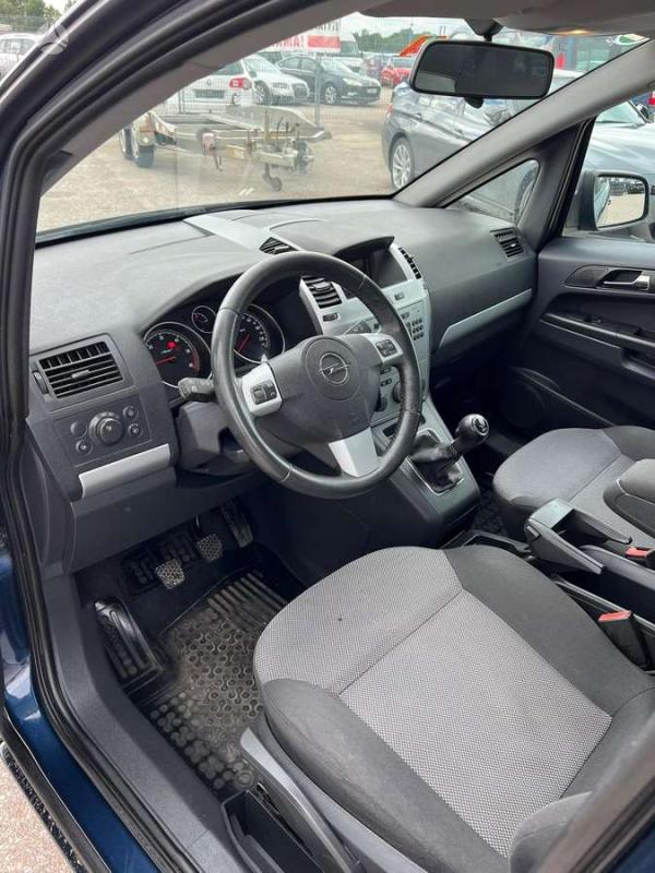 Blue Opel Zafira 2011 in Marijampole, with an engine capacity of 1.69 L and mileage of 205 thousand km for 2150 €, photo 7 on AUTOMOTO.COM.LV