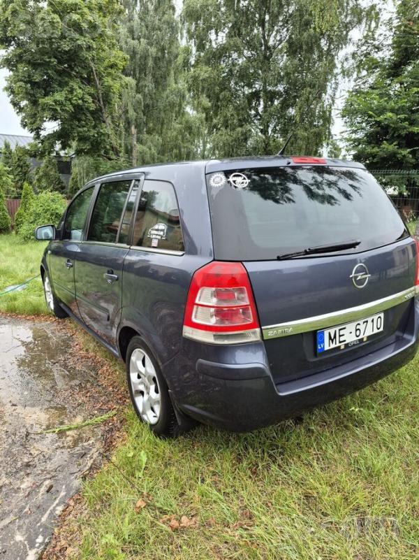 Zils Opel Zafira 2011 Rīga, ar dzinēja tilpumu 1.70 L un nobraukumu 341 tūkst. km par 2500 €, foto 5 vietnē AUTOMOTO.COM.LV