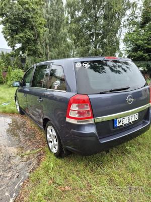 Blue Opel Zafira 2011 in Riga, with an engine capacity of 1.70 L and mileage of 341 thousand km for 2500 €, photo 6 on AUTOMOTO.COM.LV