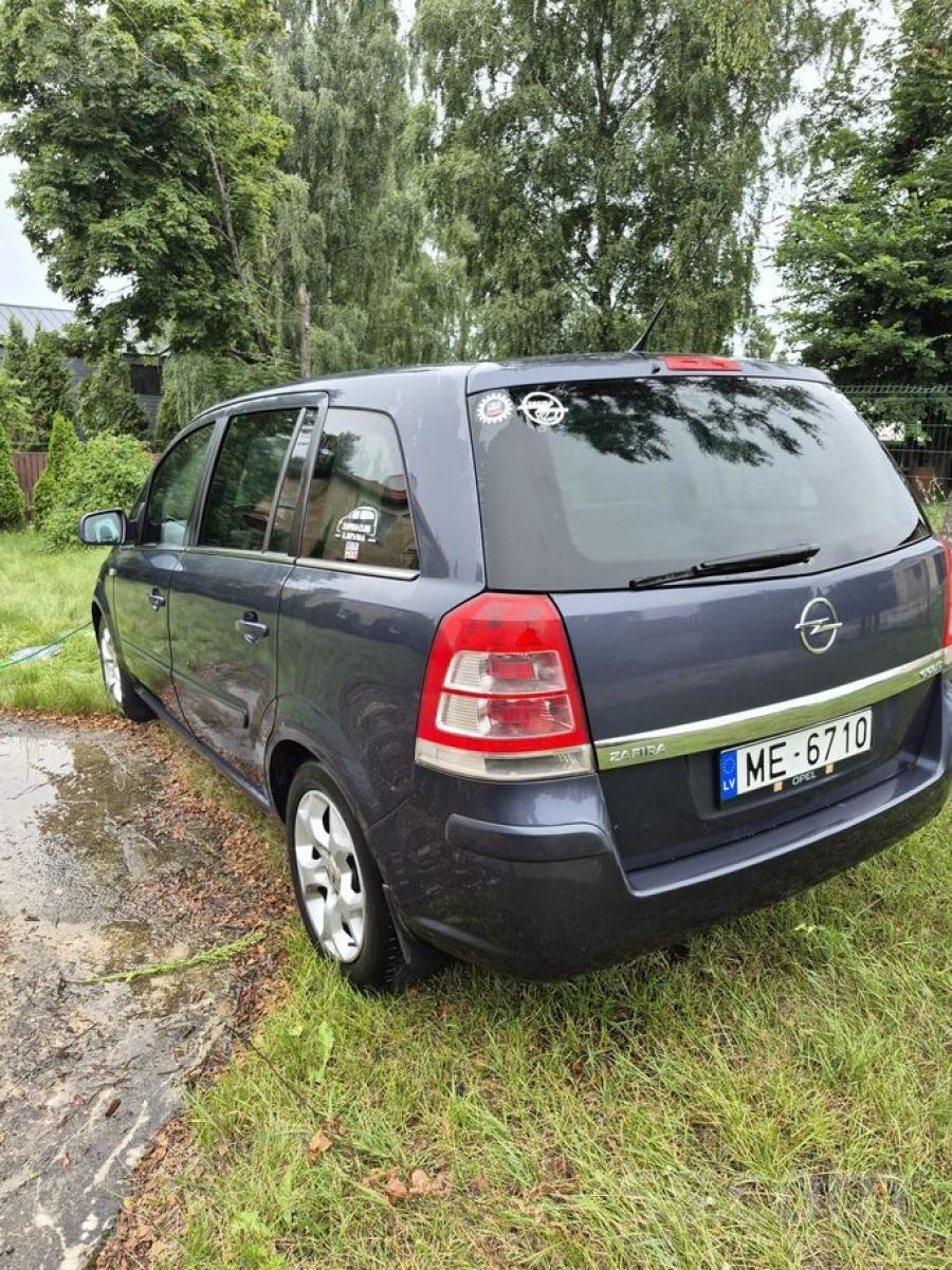 Blue Opel Zafira 2011 in Riga, with an engine capacity of 1.70 L and mileage of 341 thousand km for 2500 €, photo 6 on AUTOMOTO.COM.LV