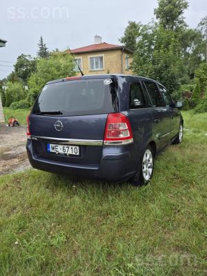 Blue Opel Zafira 2011 in Riga, with an engine capacity of 1.70 L and mileage of 341 thousand km for 2500 €, photo 7 on AUTOMOTO.COM.LV