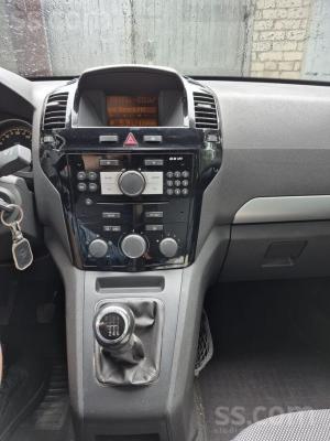 Blue Opel Zafira 2011 in Riga, with an engine capacity of 1.70 L and mileage of 341 thousand km for 2500 €, photo 8 on AUTOMOTO.COM.LV