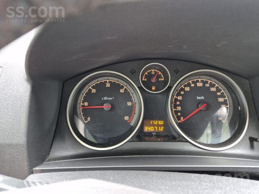 Blue Opel Zafira 2011 in Riga, with an engine capacity of 1.70 L and mileage of 341 thousand km for 2500 €, photo 9 on AUTOMOTO.COM.LV