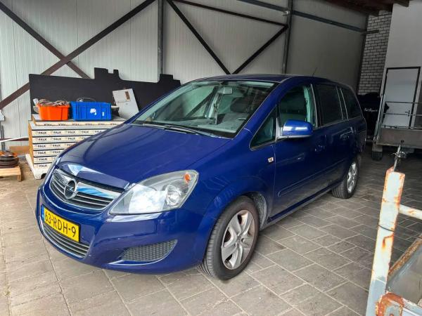 Zils Opel Zafira 2011 Jūrmala, ar dzinēja tilpumu 1.80 L un nobraukumu 290 tūkst. km par 3450 €, foto 1 vietnē AUTOMOTO.COM.LV