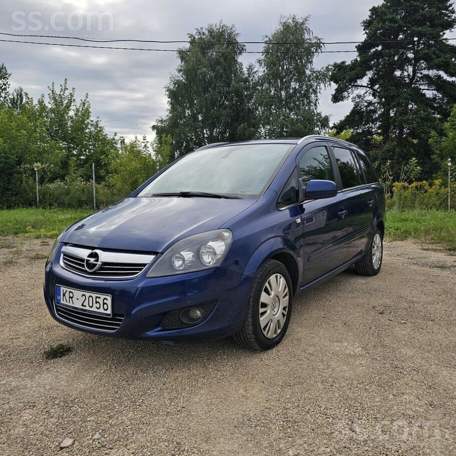Blue Opel Zafira 2011 in Riga, with an engine capacity of 1.60 L and mileage of 390 thousand km for 2750 €, photo 1 on AUTOMOTO.COM.LV